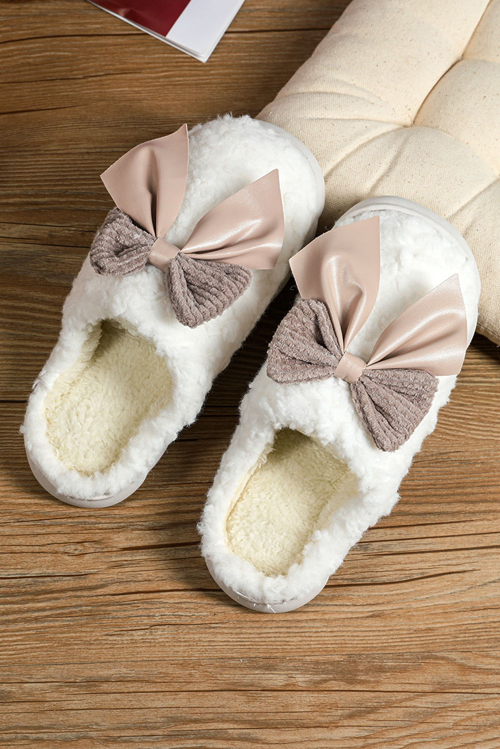 $3.98 White Contrast Bowknot Applique Plush Winter Slippers (Bow Colors May Differ by Batch ...