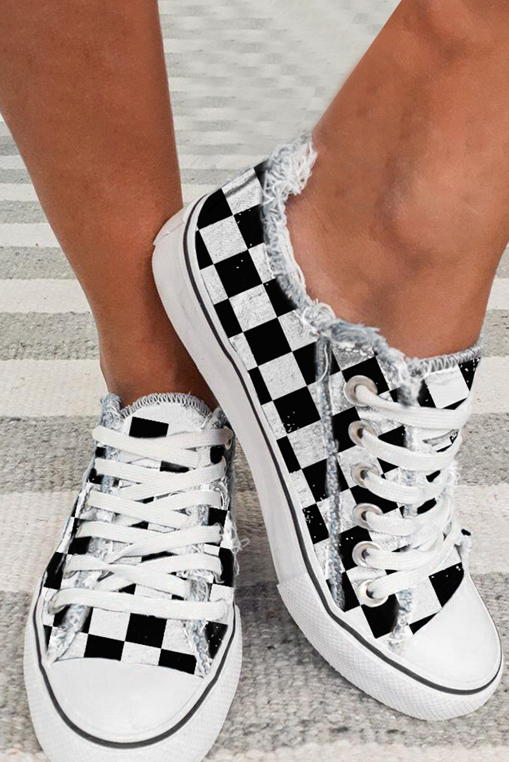 $7.1 Black Checkered Print Raw Edge Lace-up Canvas Shoes Wholesale