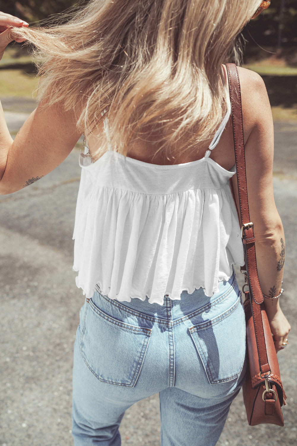 $4.95 White Lace Splicing Spaghetti Straps Ruffle Flared Tank Top Wholesale