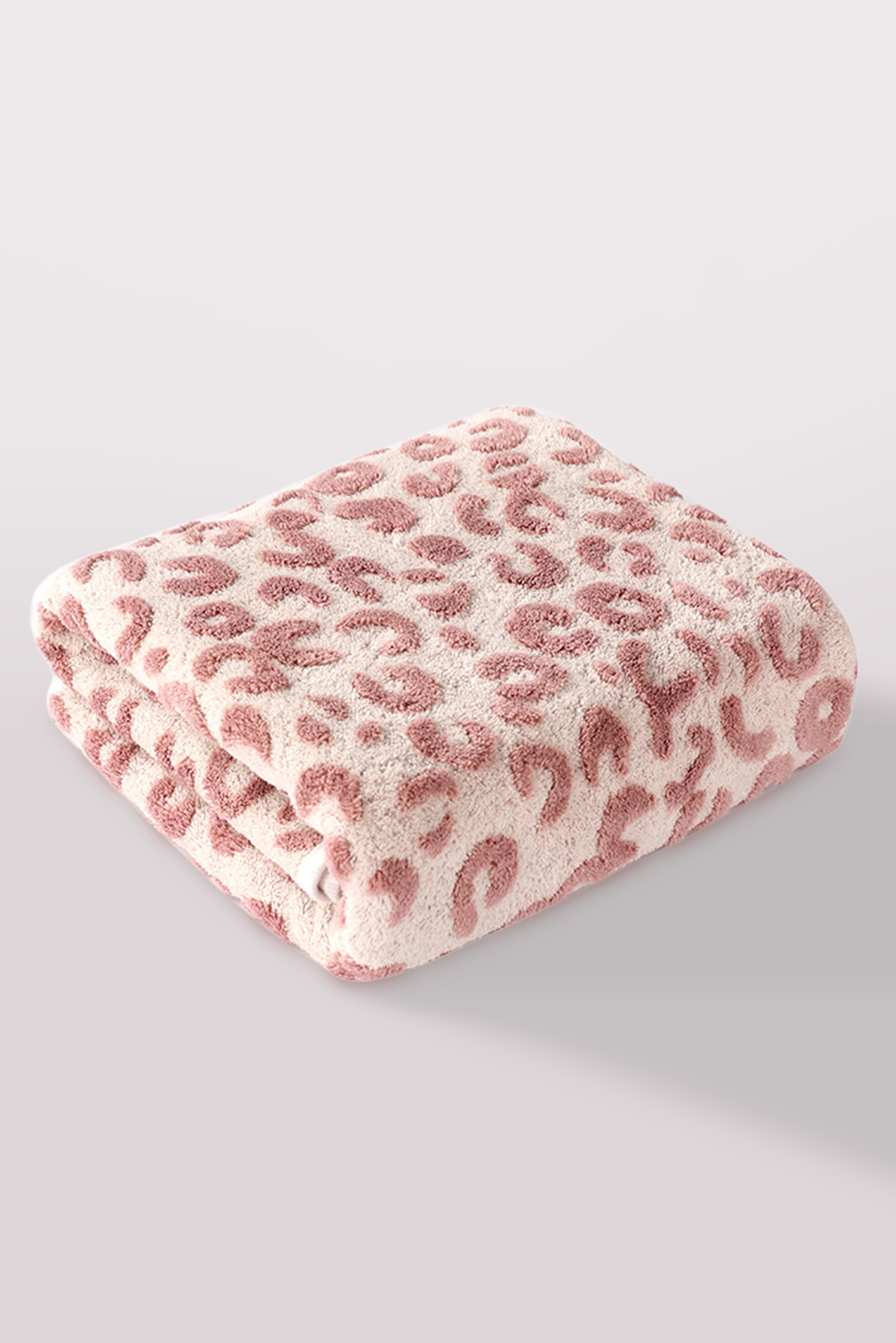 $3.9 Pink Plush Leopard Pattern Bath Towel Wholesale
